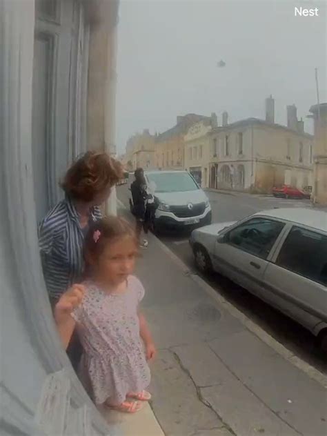 Marion Maréchal on Twitter Agression ignoble d une grand mère et de