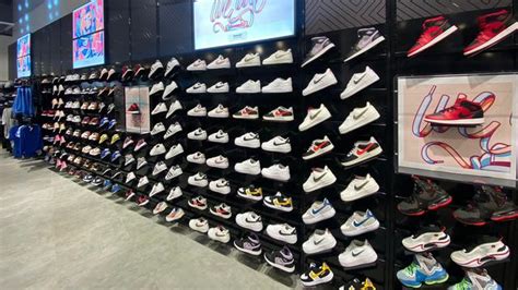 Foot Locker Buka 2 Gerai Sneaker Di Jakarta Gandeng Street Artist