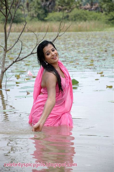 South Hot Roopika Enjoying Water And Showing Wet And Sexy Chubby Navel And Spicy Body