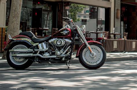Motorrad Vergleich Harley Davidson Softail Fat Boy FLSTF 2013 Vs