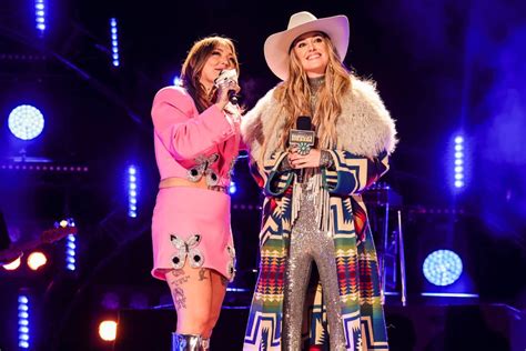 Fans Deem Elle King Unrecognizable As She Debuts New Look At New Year S