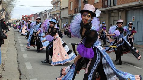 Cerca de 1 200 personas de una docena de agrupaciones desfilarán este