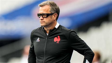 Fabien Galthié nu en Une de Voici le sélectionneur du XV de France