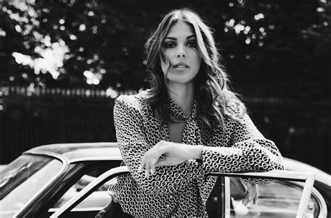 Iris Mittenaere Plus Amoureuse Que Jamais Elle Partage Une Tendre