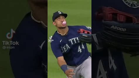 Julio Rodriguez Makes A Incredible Catch Whole Blowing A Bubble