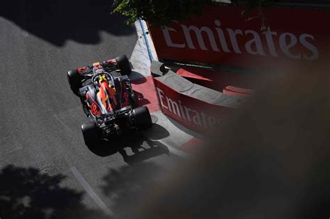 Hamilton revela problemas na Mercedes no 2º treino livre em Baku Red