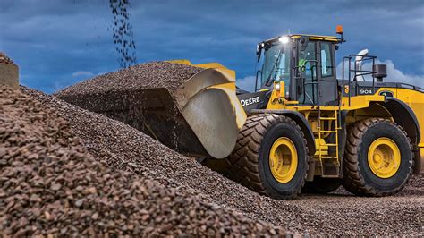 John Deere Showcases New 904 P Tier Wheel Loader