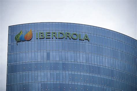 México compra 13 generadores de energía a española Iberdrola por casi