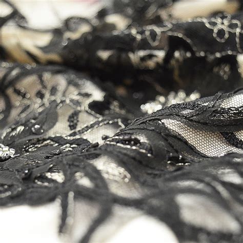 Tissu tulle brodé perlé branches noires Tissus en Ligne