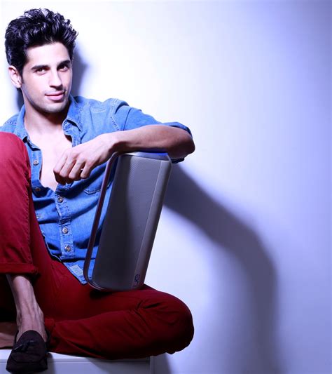 X Resolution Sidharth Malhotra Dashing Wallpapers X