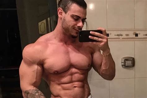 Léo Stronda pelado exibindo o pênis grande suposto vídeo Foto de Penis
