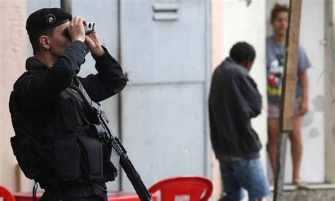 Bope faz operação para acabar a guerra entre tráfico e milícia no