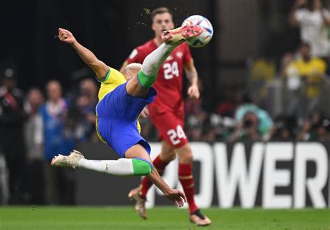 Richarlison marca dois Brasil vence a Sérvia e lidera o Grupo G