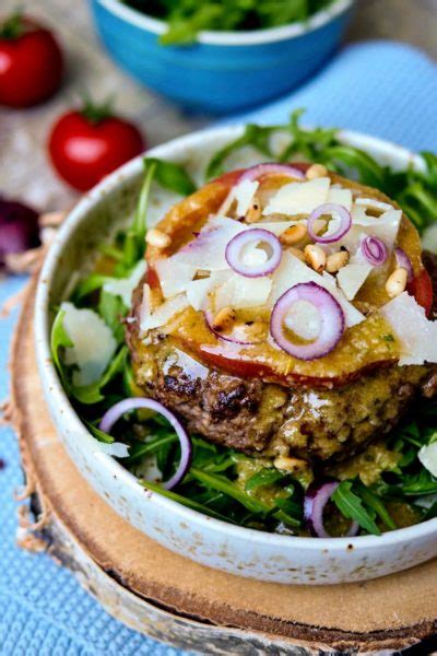 Brotloser Burger der Low Carb Burger ohne Brötchen