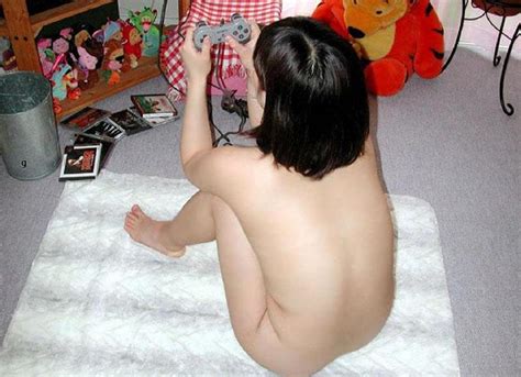 自宅で全裸で過ごす裸族の素人女性たちの画像 動画集 東京パンチラ通り