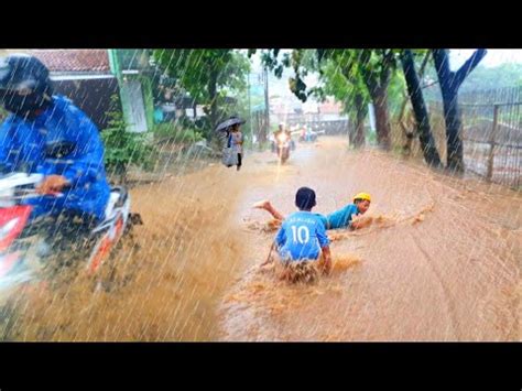Hujan Super Lebat Di Desaku Sangat Deras Dan Sejuk Cocok Untuk