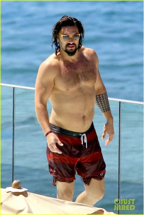 Game Of Thrones Jason Momoa Shows Off His Shirtless Aquaman Body