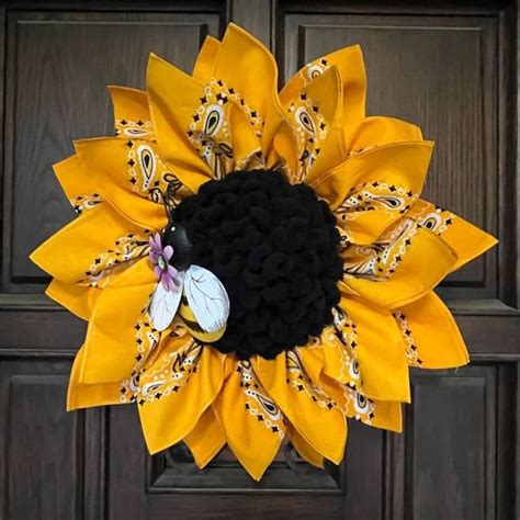 Sunflower With Bee Handkerchief Wreath Sunflower Crafts Sunflower