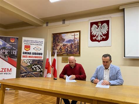 Podpisanie umowy dot zadania Budowa drogi gminnej w miejscowości