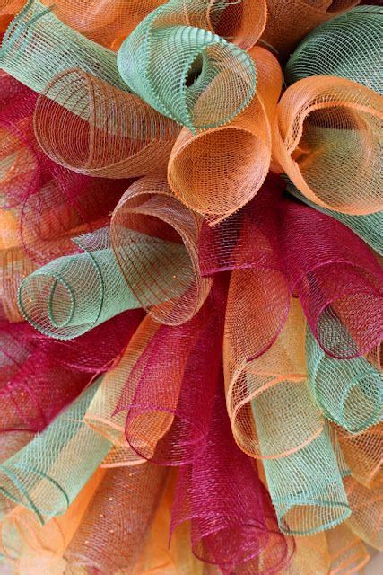 How To Make A Curly Deco Mesh Wreath Deco Mesh Wreaths Tutorials