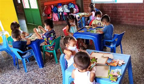 Directora ICBF presenta cartilla para el cuidado de los niños en el