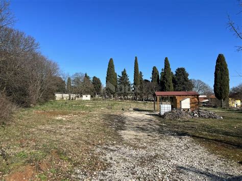 ISTRA BARBAN Građevinsko zemljište u samom centru naselja
