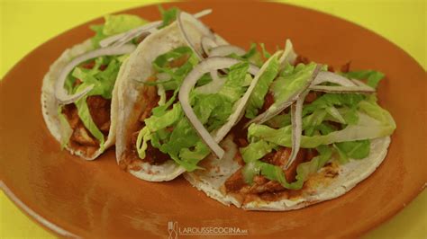 Tacos de cochito receta típica de Chiapas Larousse Cocina