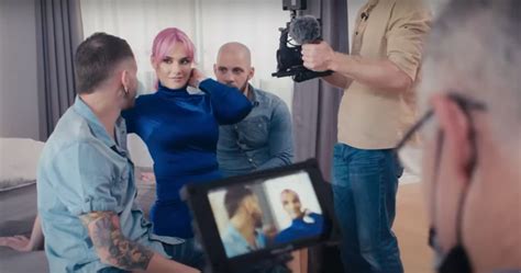 Seks Sie I Kasa Historia Pornhuba Ten Film Szokuje Co Ukrywa Er