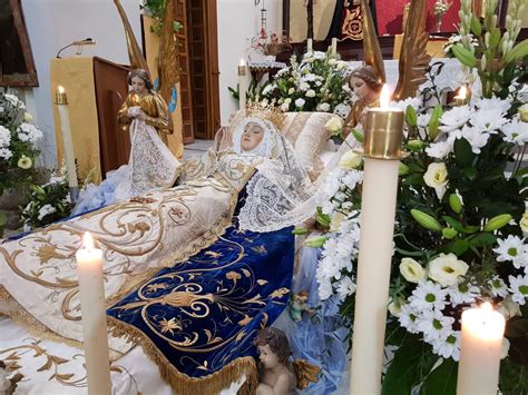 Los devotos acompañan el sueño de la Virgen del Tránsito