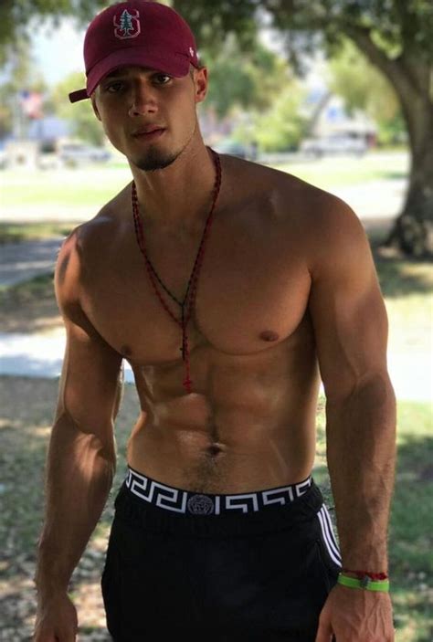 Shirtless Muscular Guys Gayfriendschat