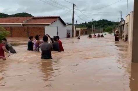 Chuvas já são 64 cidades em situação de emergência e 35 mil famílias