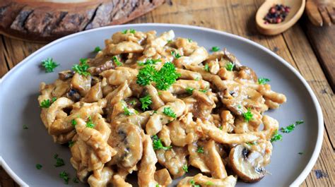 Hähnchengeschnetzeltes mit selbst gemachten Spätzle Deftiges zum