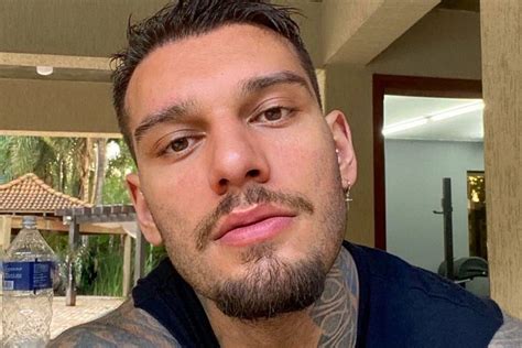 Lucas Lucco Mostra O Rosto Do Filho Pela Primeira Vez
