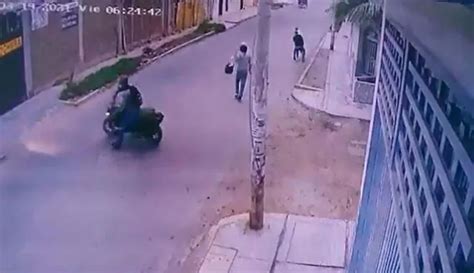 Chiclayo cámaras de seguridad captan violento asalto a joven