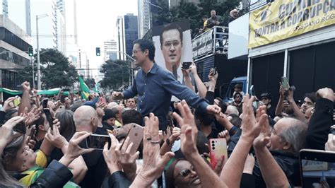 Multidão grita fora Lula fora Alexandre de Moraes e não temos