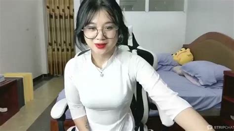 Em nữ sinh áo dài vú to dâm đãng chat sex thủ dâm cực phê Sex Xinh