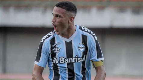 Grêmio dá chocolate goleia o Remo e coloca um pé na semifinal da Copa
