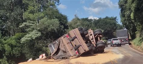 Carreta Carregada Soja Tomba Na Rodovia Pr T Sabendo