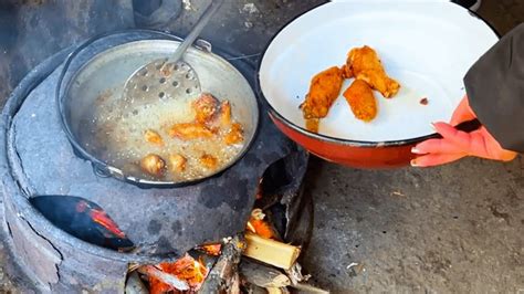 Copanele Si Aripioare De Pui In Untura La Tuci Cartofi Prajiti La