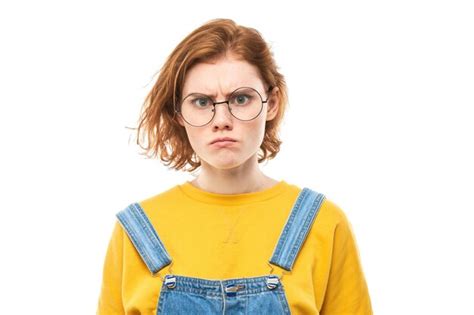 Portrait Triste Jeune Femme Rousse Isolé Sur Fond Blanc Studio Fait Une