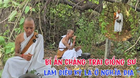 Kỳ lạ chàng trai ăn mặc giống sư có sở thích lạ thích vào ngh ĩa đ ia ở