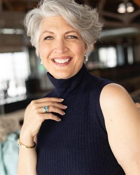 Short Hairstyles For Woman Over Ideas For A Fabulous Look