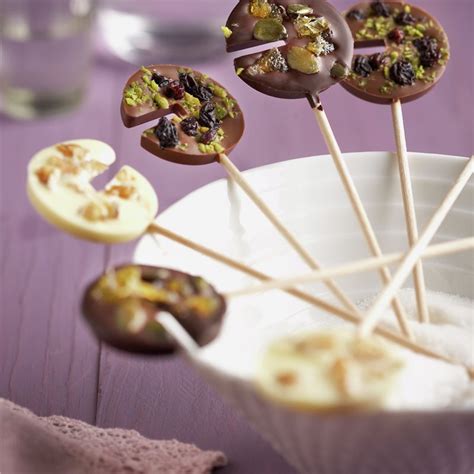 Piruletas De Chocolate Con Frutas Y Frutos Secos