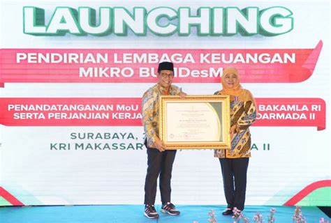 Raih Status Desa Mandiri Terbanyak Jawa Timur Terima Penghargaan Dari