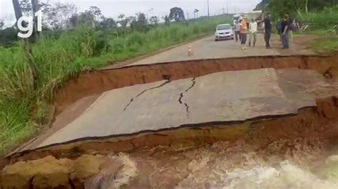 V Deo Cratera Se Abre Ap S Forte Chuva Em Rio Branco E Interdita Br