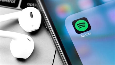 Novità Spotify i testi delle canzoni solo per gli abbonati