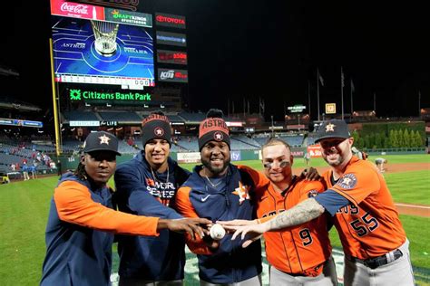Astros Vs Phillies Top Photos From World Series Game 4
