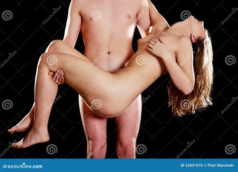 Por qué a los hombres les gustan las mujeres desnudas Alta California