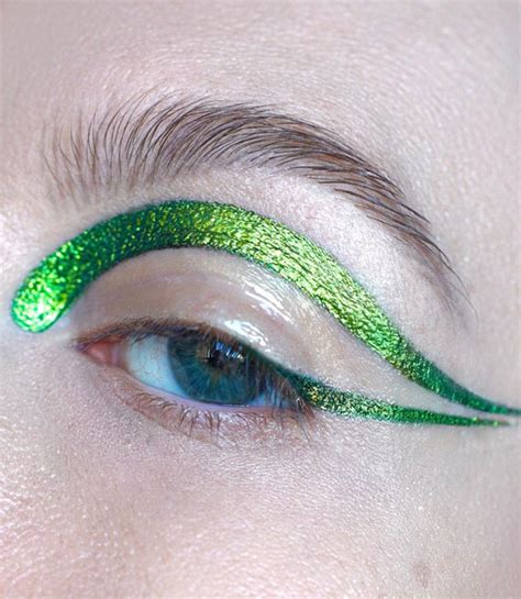 40 Trendy Eyeshadow Looks Shimmery Nude Gold