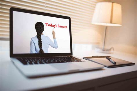 Santander ofrecerá 5 000 becas online para estudiar inglés y mejorar la